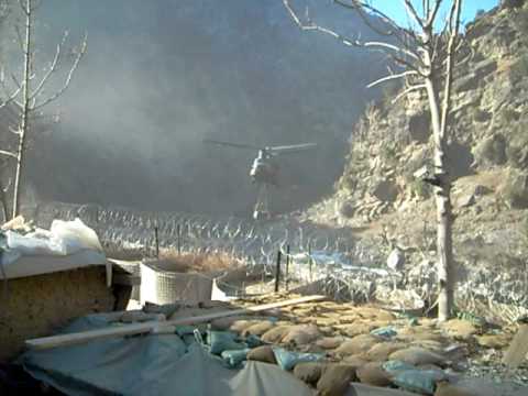 Sling loading Chinook at COP Keating - Kamdesh - Dec, 2007 - YouTube