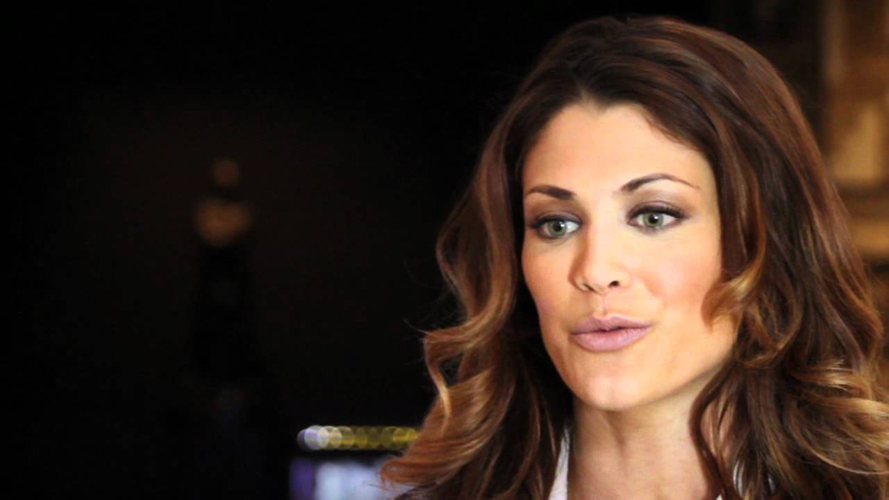 Meet the Family - Eve Torres - YouTube
