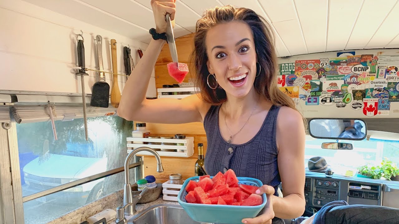 VAN LIFE | WHAT I EAT IN A DAY living in a vehicle - YouTube