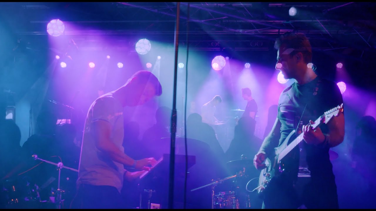 85 REWIND - 'The Tide' (live) Synthwave & Indierock Concert - YouTube