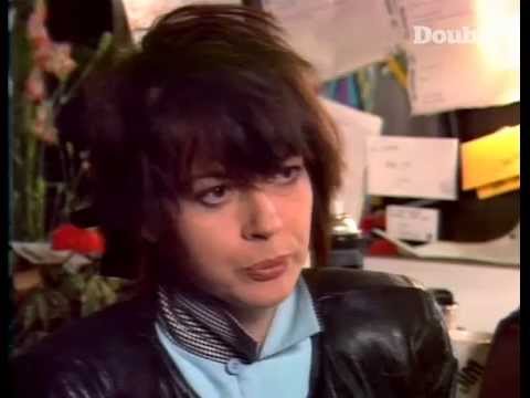 Chrissy Amphlett on musical theatre (1988) - YouTube
