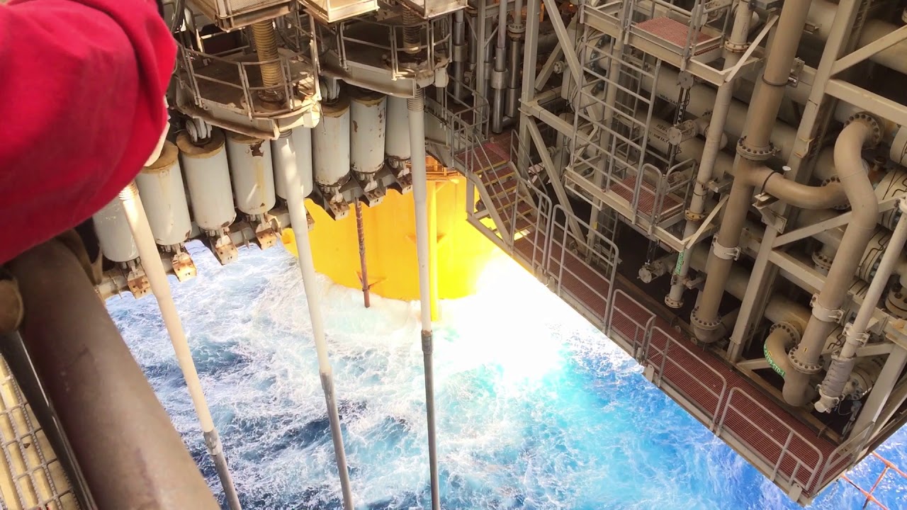 Shell's offshore oil rig Auger world’s first tension leg platform ...