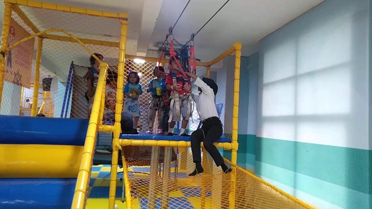Zidan First Time Flying Fox Indoor - YouTube