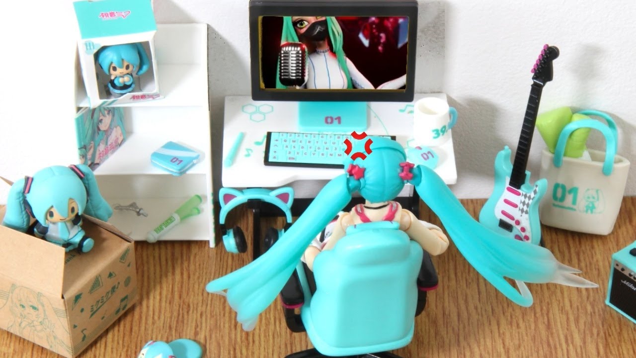Talkloid Miku Discovers Pocaloid Polar - YouTube
