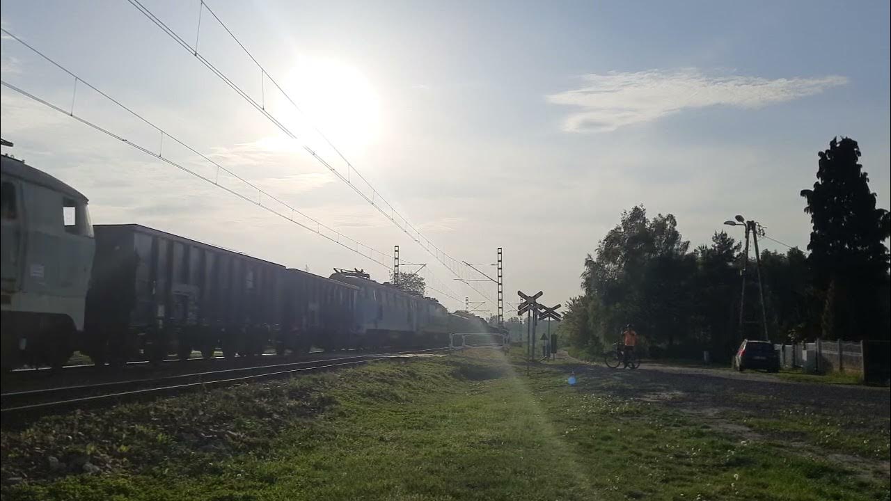 3E-100-030 z składem na olmet powolnym wjazdem do kochłowic - YouTube