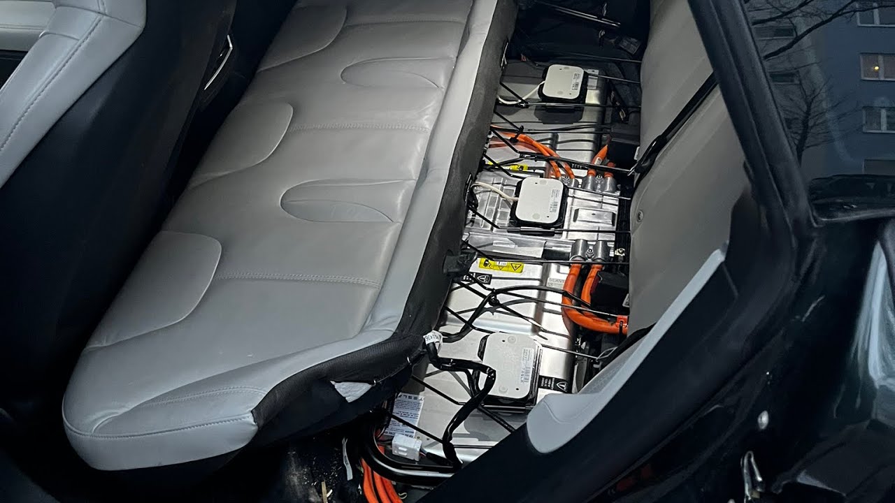 Tesla Model S 85 2014 Rücksitze ausbauen Teil 2/3 Obc Gen 2 Repair ...