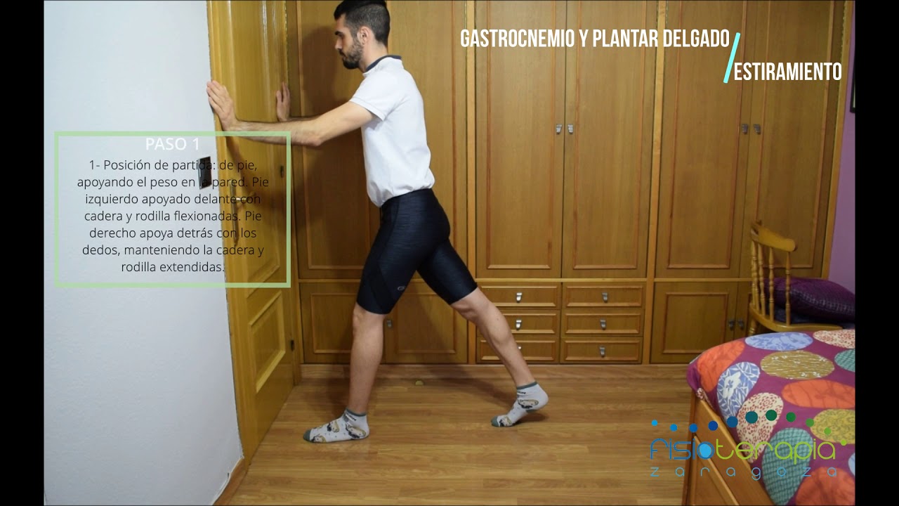 Estiramiento gastrocnemio y plantar delgado - YouTube