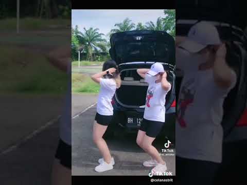goyang hot celana pendek ketat