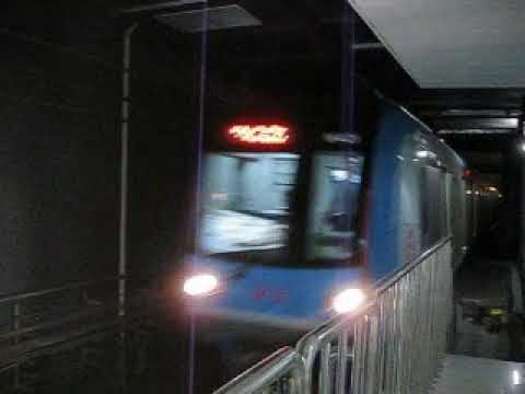 Beijing Subway Line 10, 北京地鐵10號線 - YouTube
