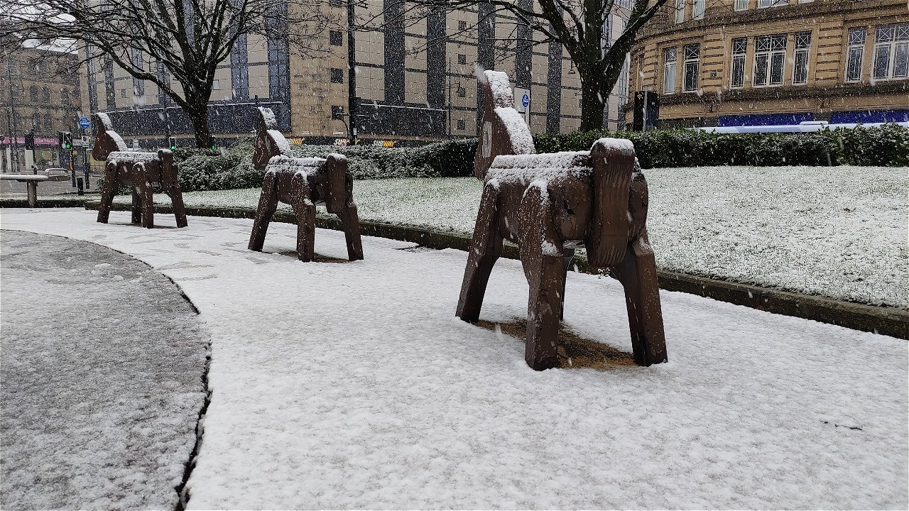 First Snowfall of the Season in Bradford | West Yorkshire, UK - YouTube