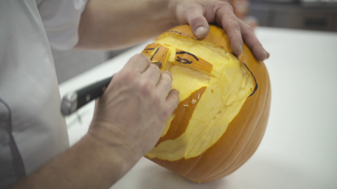 How to Carve a #Trumpkin - YouTube