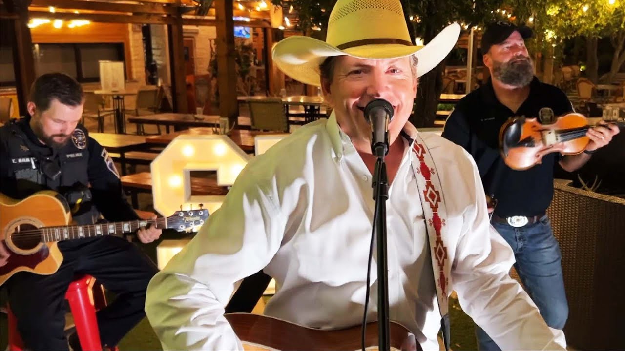 Cops Recruit New Officers With Country Music - YouTube