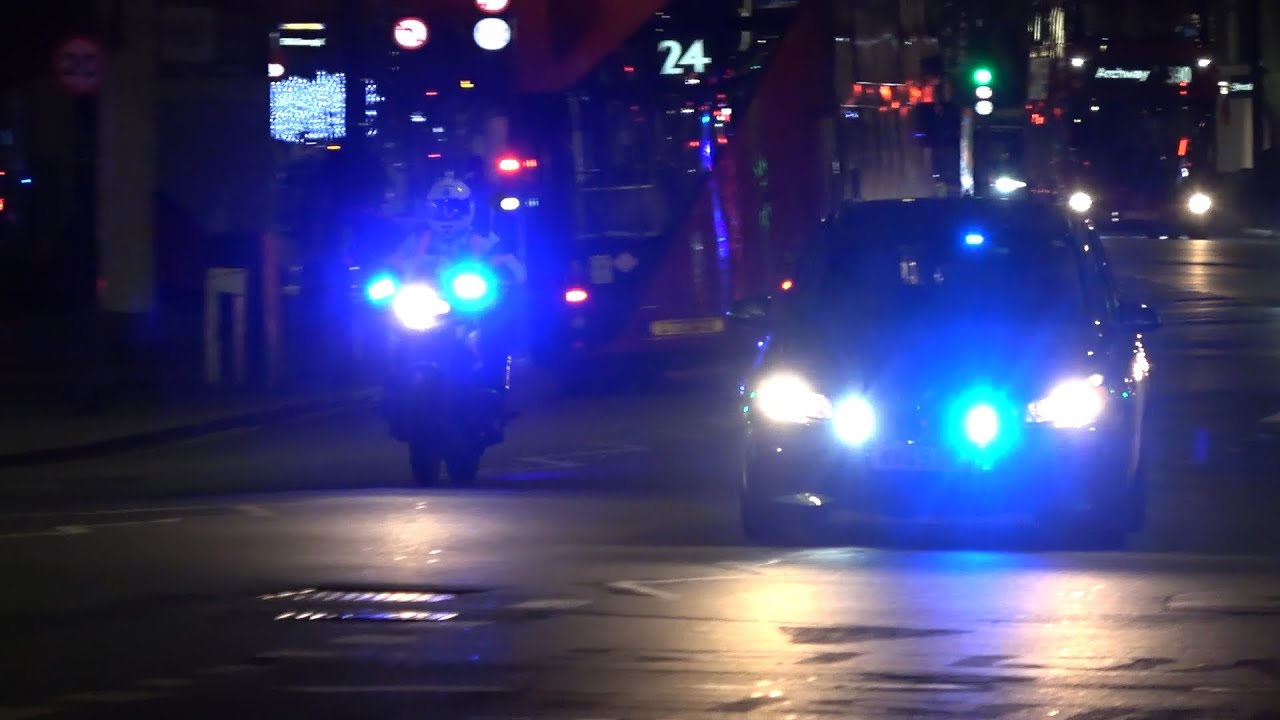 Metropolitan Police Taskforce Surge Team hunting at night in London ...