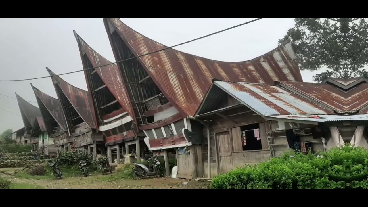 Rumah Tradisional Batak Panamparan - YouTube