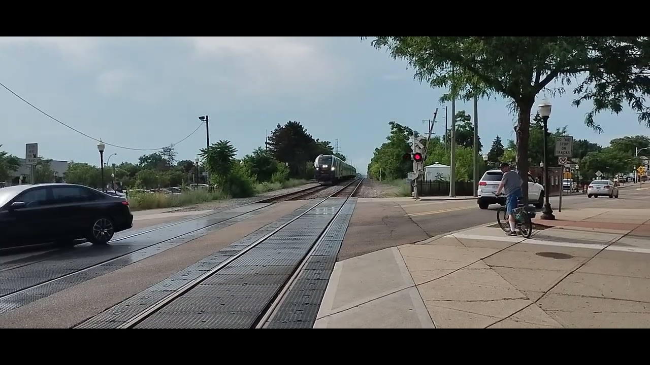 AMTRAK PASSENGER TRAIN 355 - YouTube