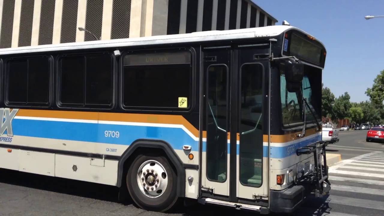 FAX Bus 9709 (Gillig Phantom) - YouTube