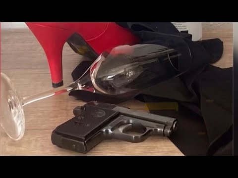 Girls Gun Fire. Pistol Astra Cub 6,35, Spain.