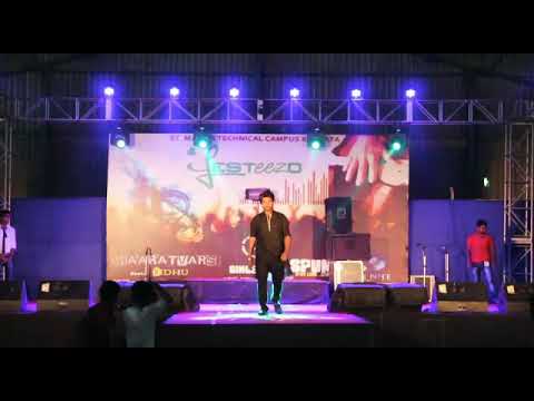 Ramp walk || SRK Pose|| Sam Sumann || college_time_memories - YouTube