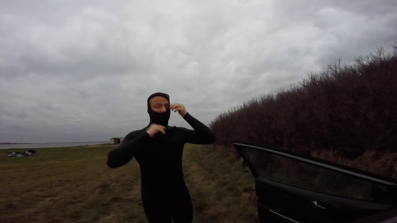 Cold water surf in the Patagonia R5 Yulex. - YouTube