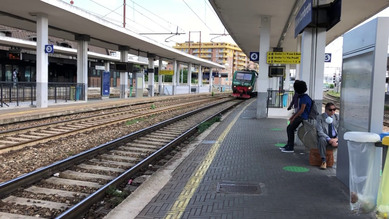 Arrivo treno suburbano S9 a Milano Lambrate diretto a Saronno - YouTube