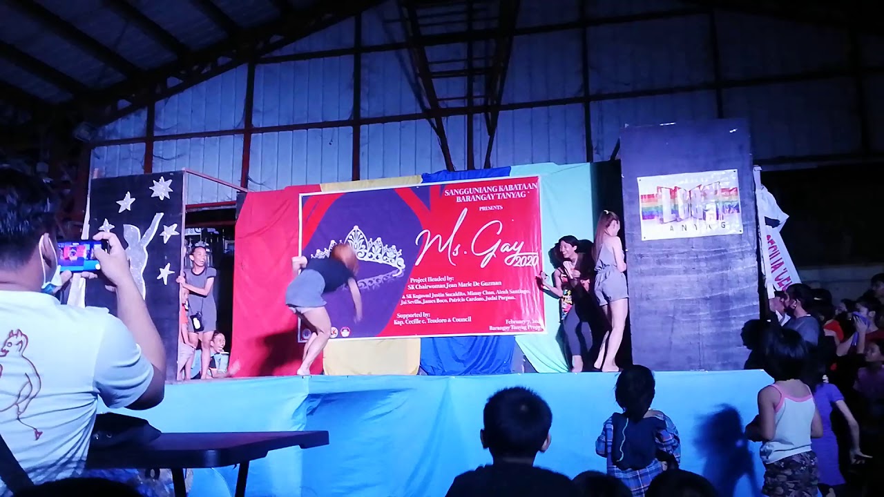 Mga baklang bata nag SHOWDOWN sa stage - YouTube