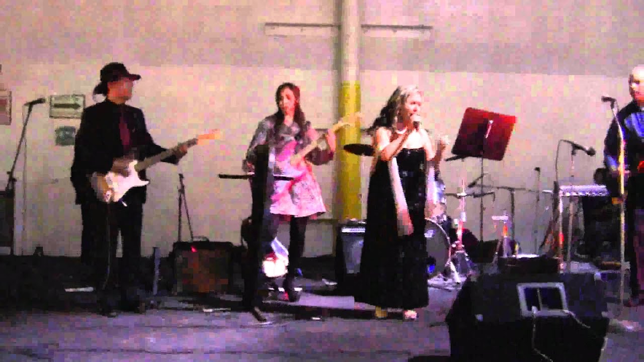 WMX Warehouse Band Navidad 2010 - YouTube