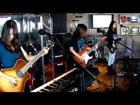 EMKE Live @ Hard Rock Cafe "Hysteria" - YouTube