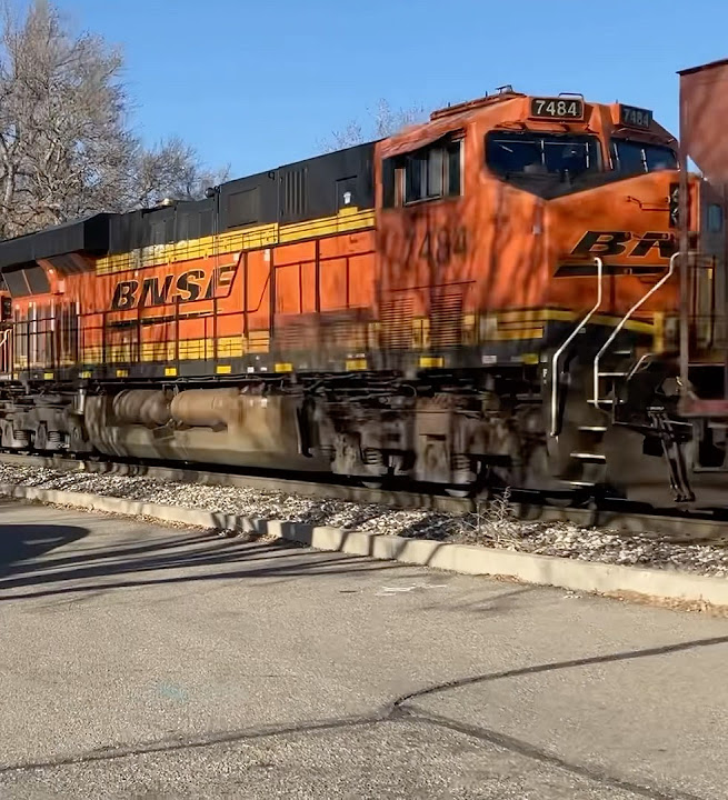 BNSF 7810 leads the H-DENLAU at Longmont #bnsf #train #trains #shorts #short #shortsviral - YouTube