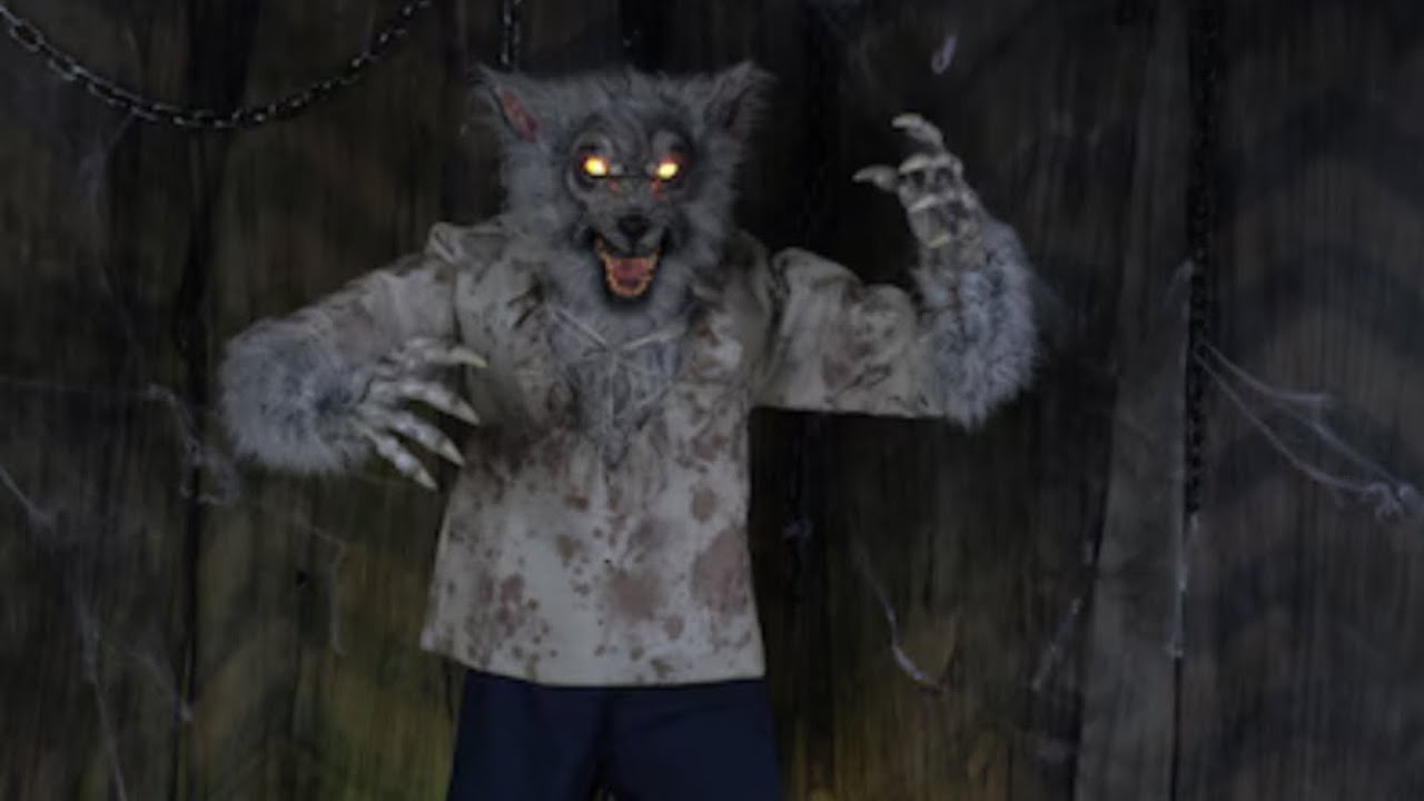 7ft Blood Howling Werewolf animatronic - Lowes Halloween 2025 Official ...