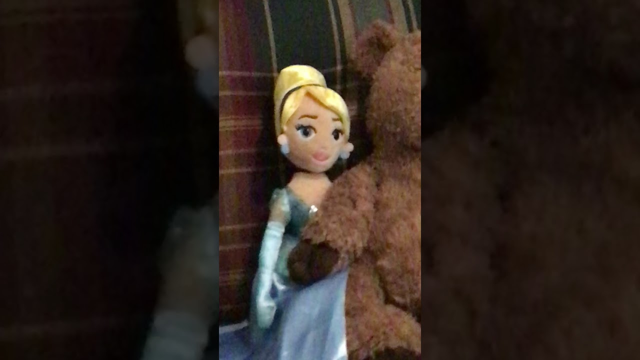 I think this Elsa doll is haunted - YouTube