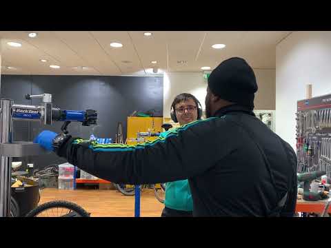 Meet Ed, Fixer 03. - YouTube