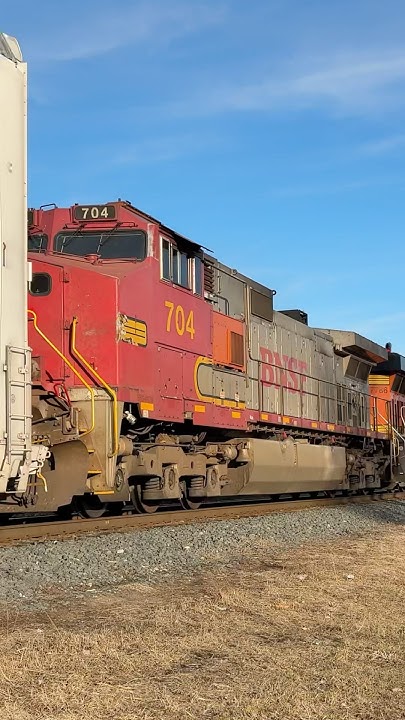 BNSF 704 rolls Autoracks into Gibson Yard - YouTube
