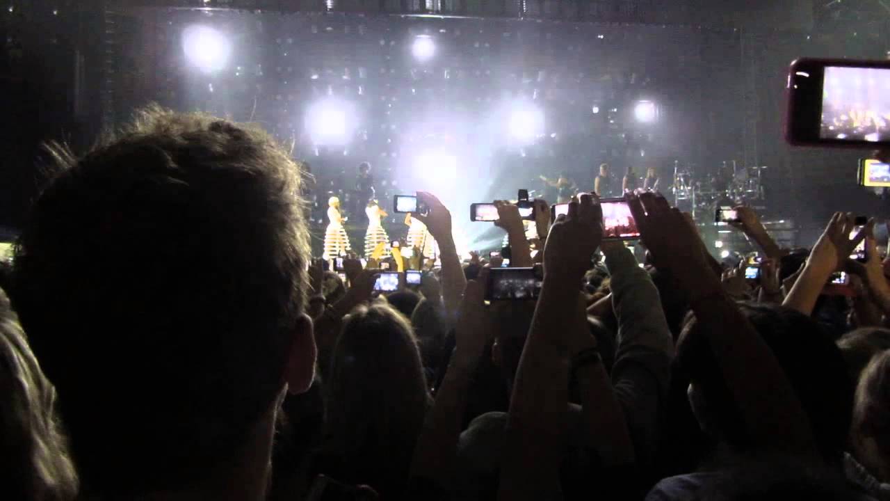 Beyoncé - Intro, We Run The World (Girls), 22.05.13 München - YouTube