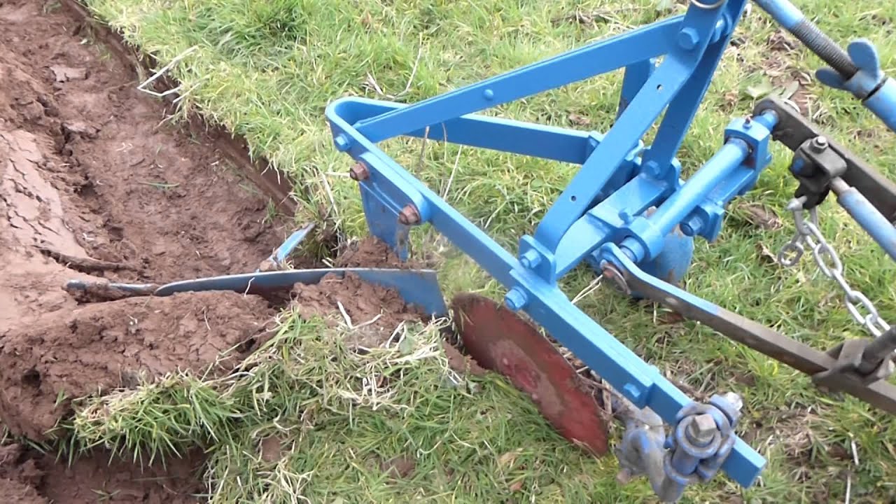 Ransomes TS65 plough and Ransomes MG6 crawler - YouTube