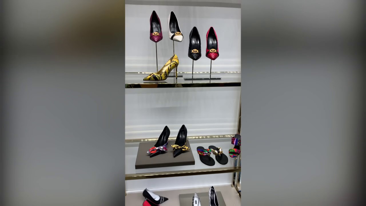 PLUS SIZE VERSACE BELT: correa Versace en NYC - YouTube