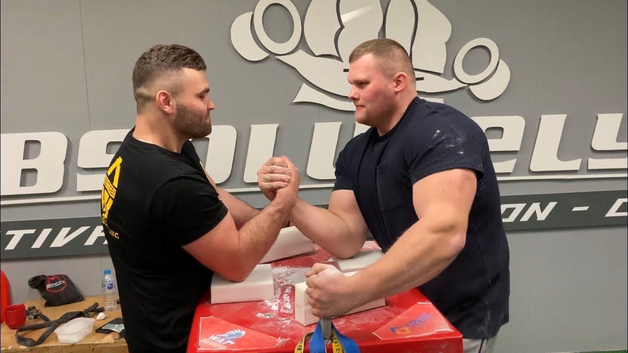 Alexandru Binzari vs Kamil Jablonski Armwrestling real pulling - YouTube