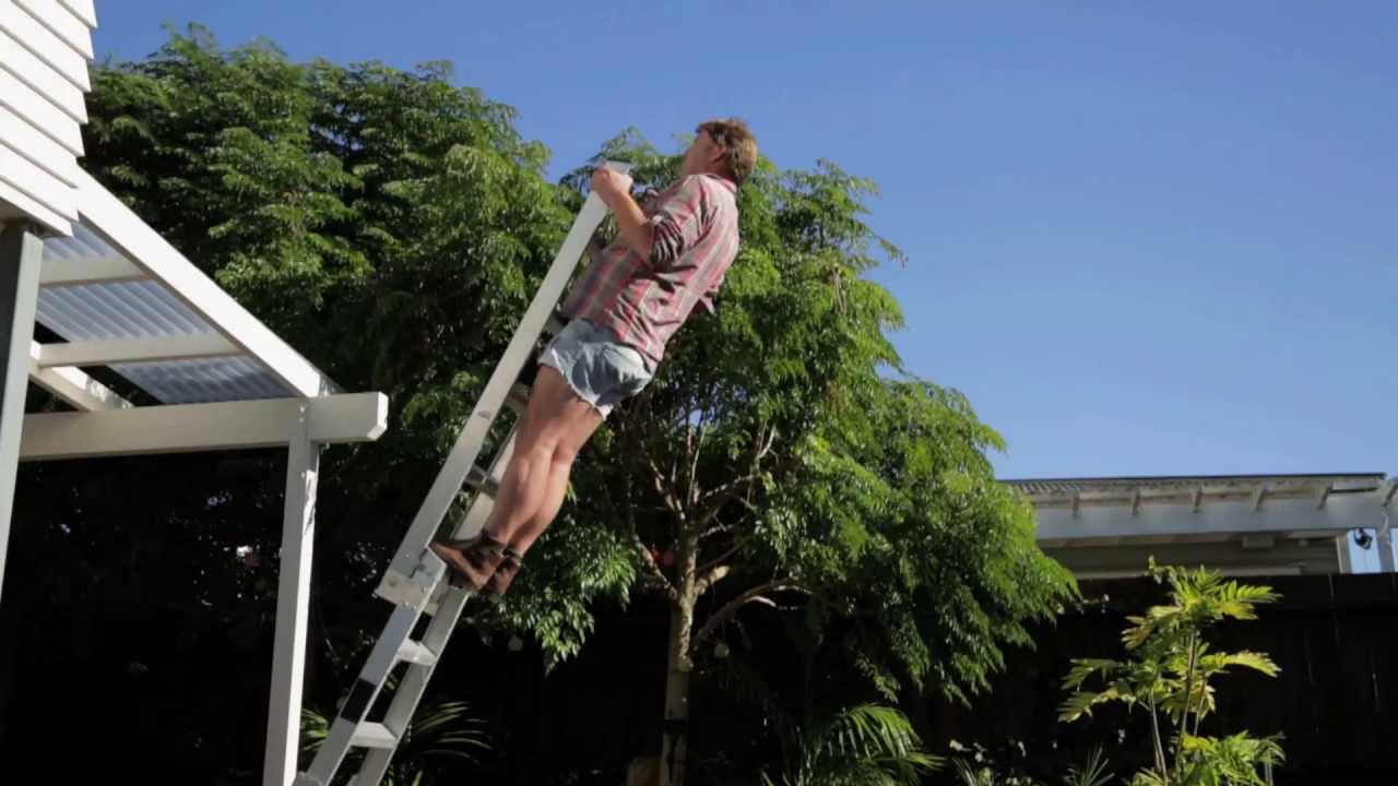 Worlds worst builder! - YouTube