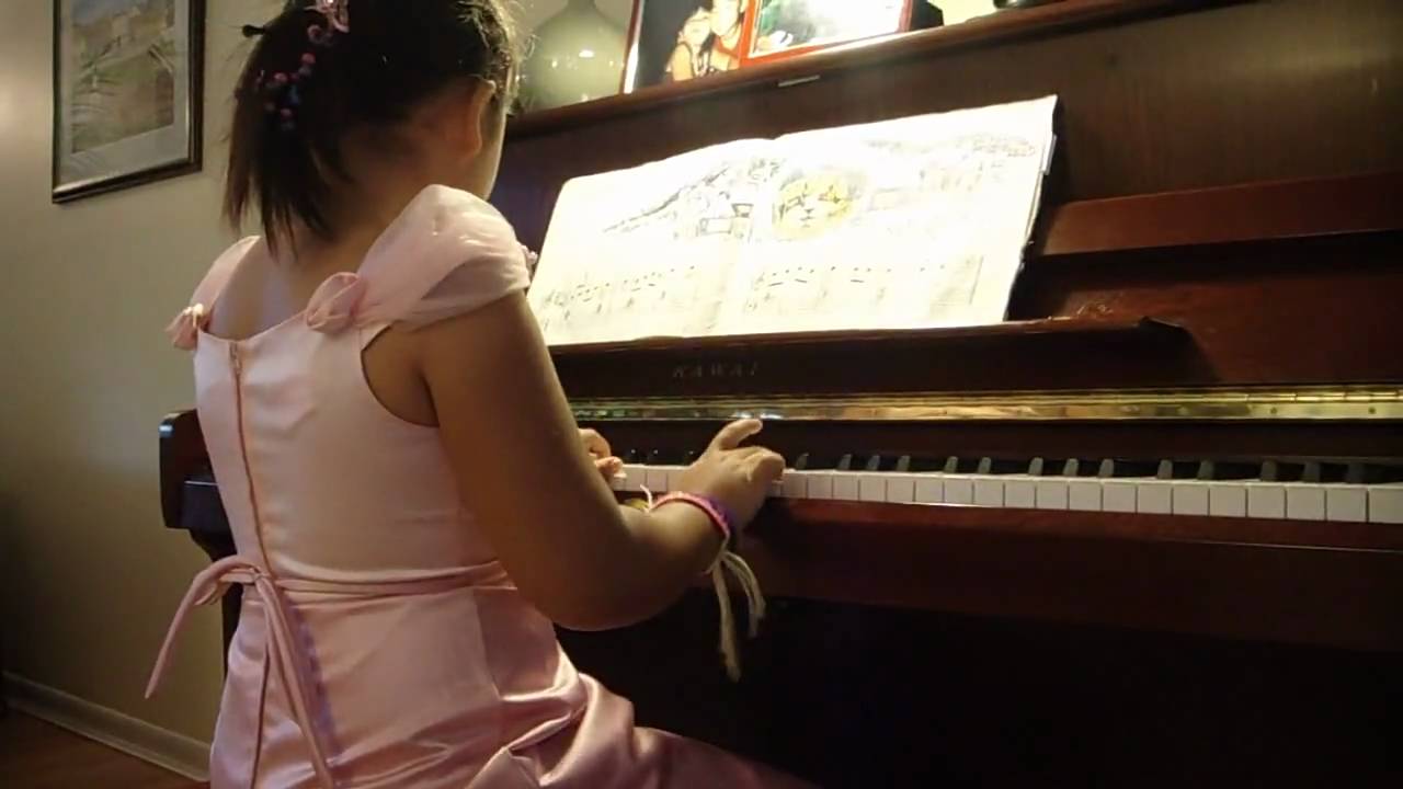 Erin Choi piano play (age 6) - YouTube