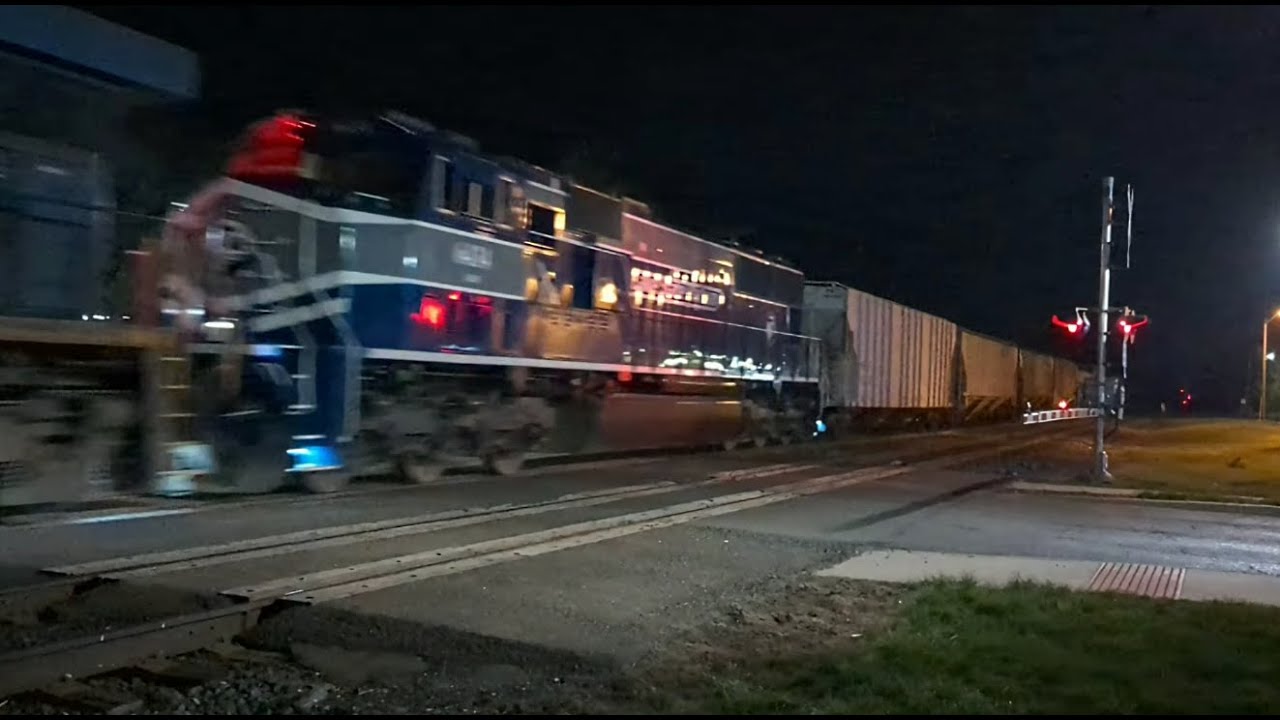 4/15/23: CSX ES40DC #5390 & LSRC SD70M #6434 head north @ Romulus w ...