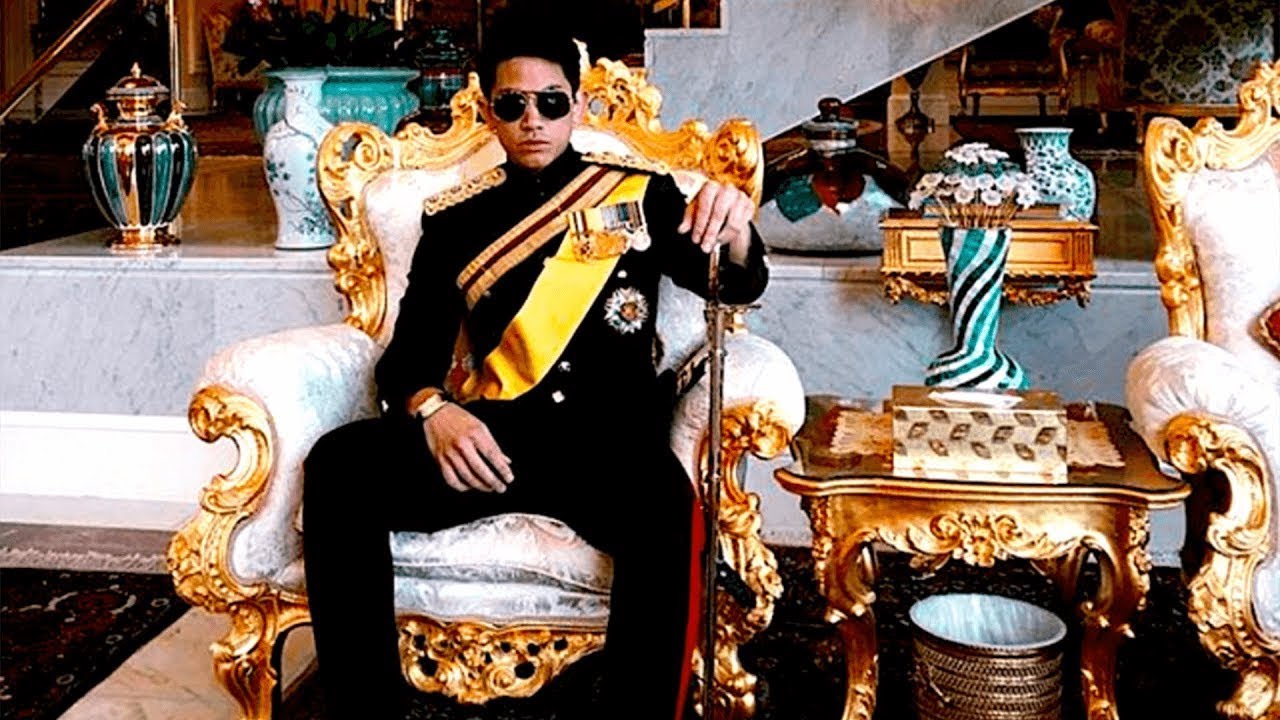 Así Es La LUJOSA Vida Del Príncipe Mas Rico De Dubai 😨 - YouTube