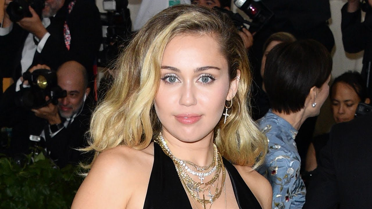 Miley Cyrus Wipes ENTIRE Instagram Clean & Fans Are Freaking Out - YouTube