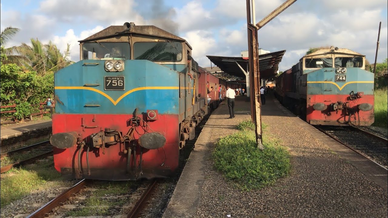 Sri Lanka Railways M4 Matara- Kandy Xpress & Bangadeniya Office Train ...