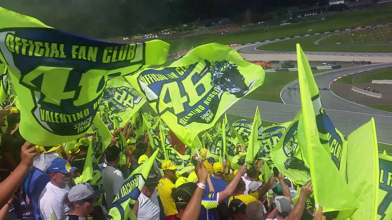 Rossi fan club tribune österreich red bull ring warming up - YouTube