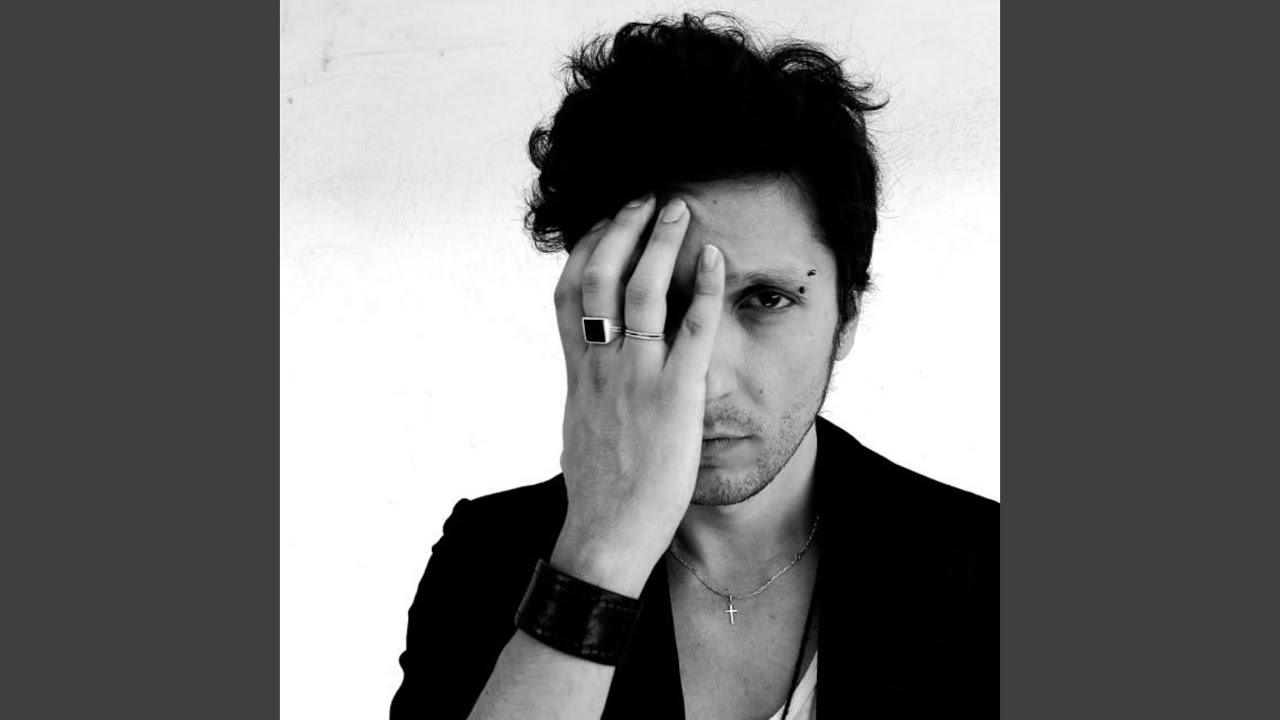 Odio le favole - YouTube