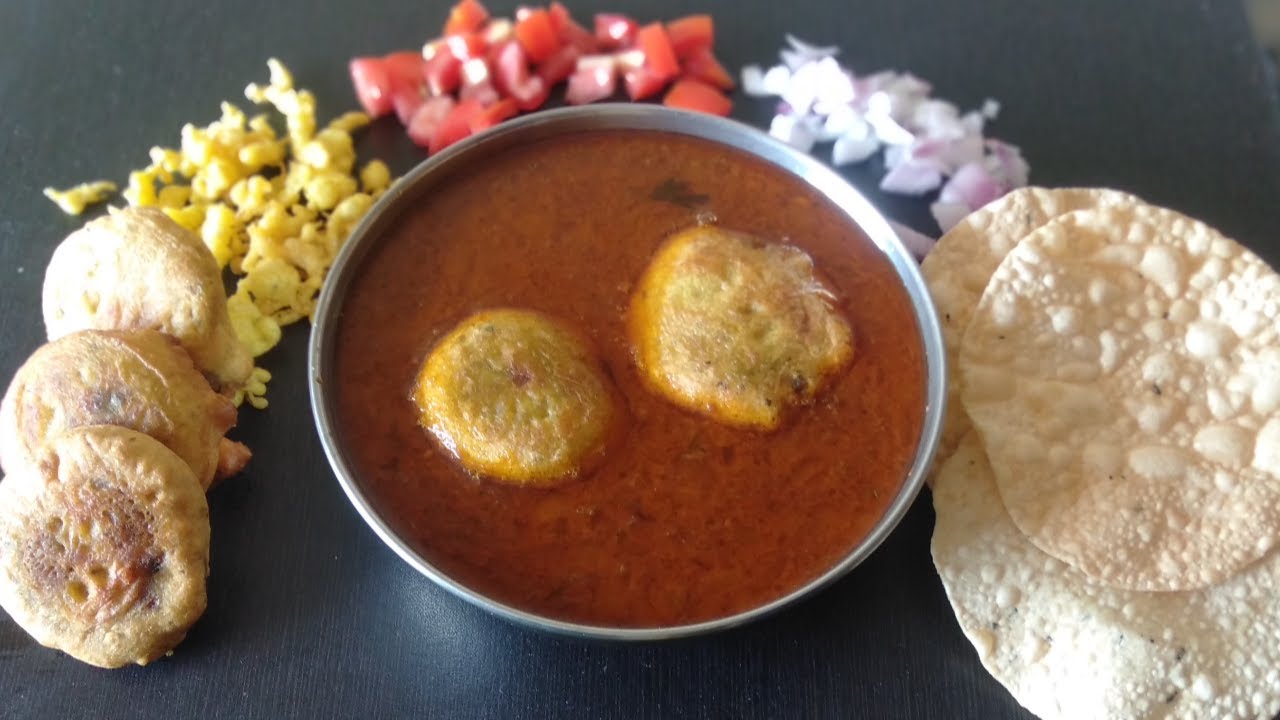 Ussal Vada Recipe | Kat Vada Pav | kolhapuri kat vada | vada usal Kat ...