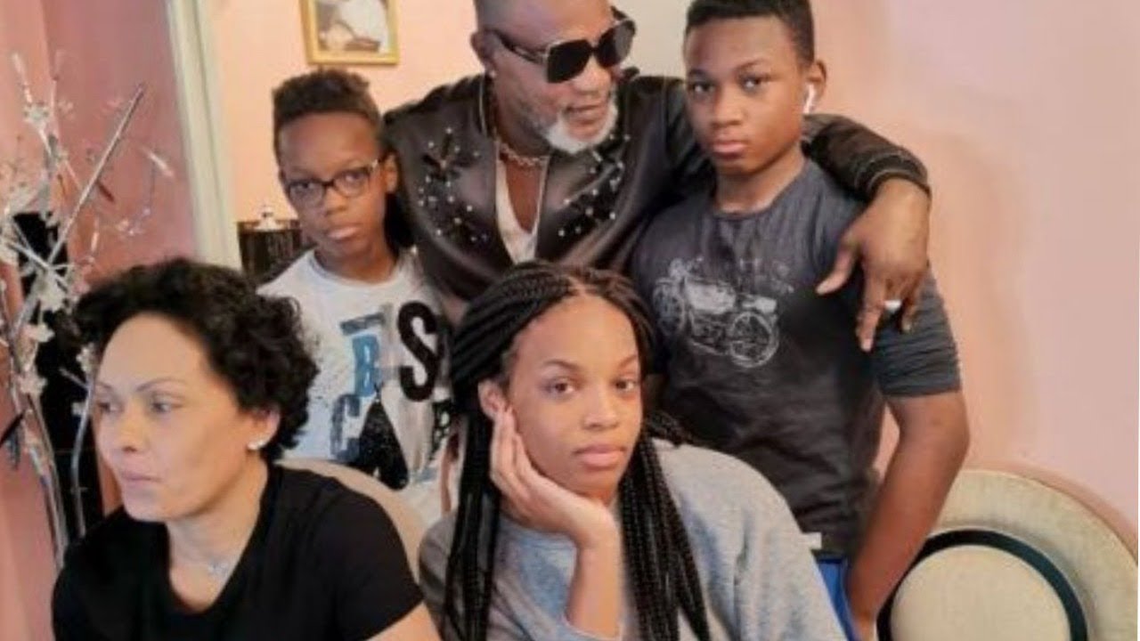 DE RETOUR A PARIS : KOFFI OLOMIDE EN FAMILLE AVEC DIDI STONE, ALIYA ET ...