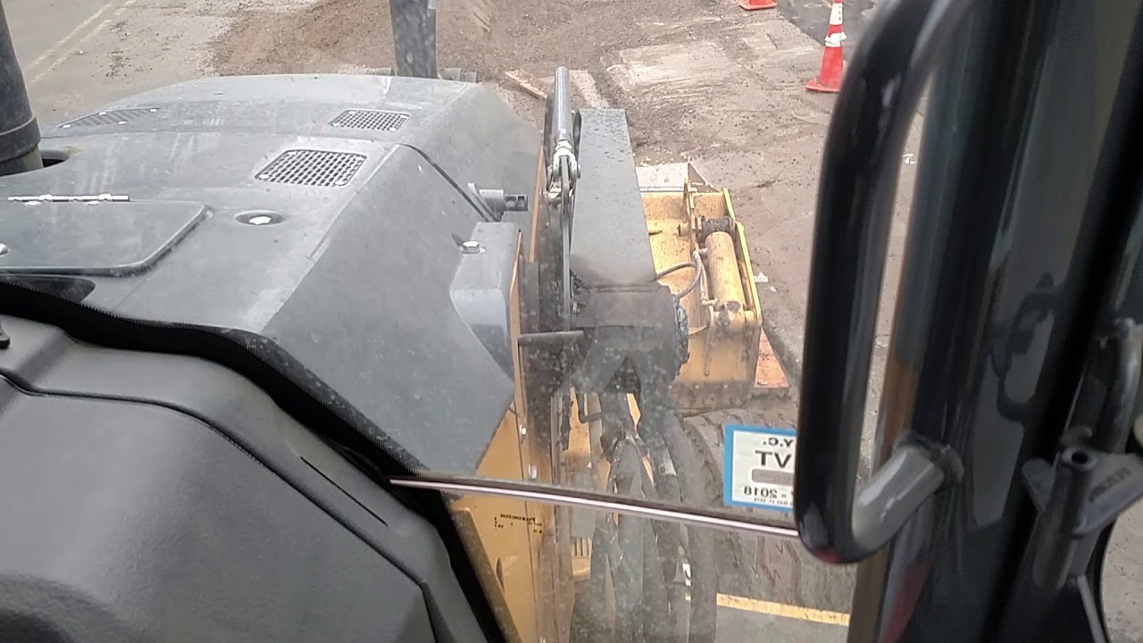 How to use the clam shell bucket - YouTube