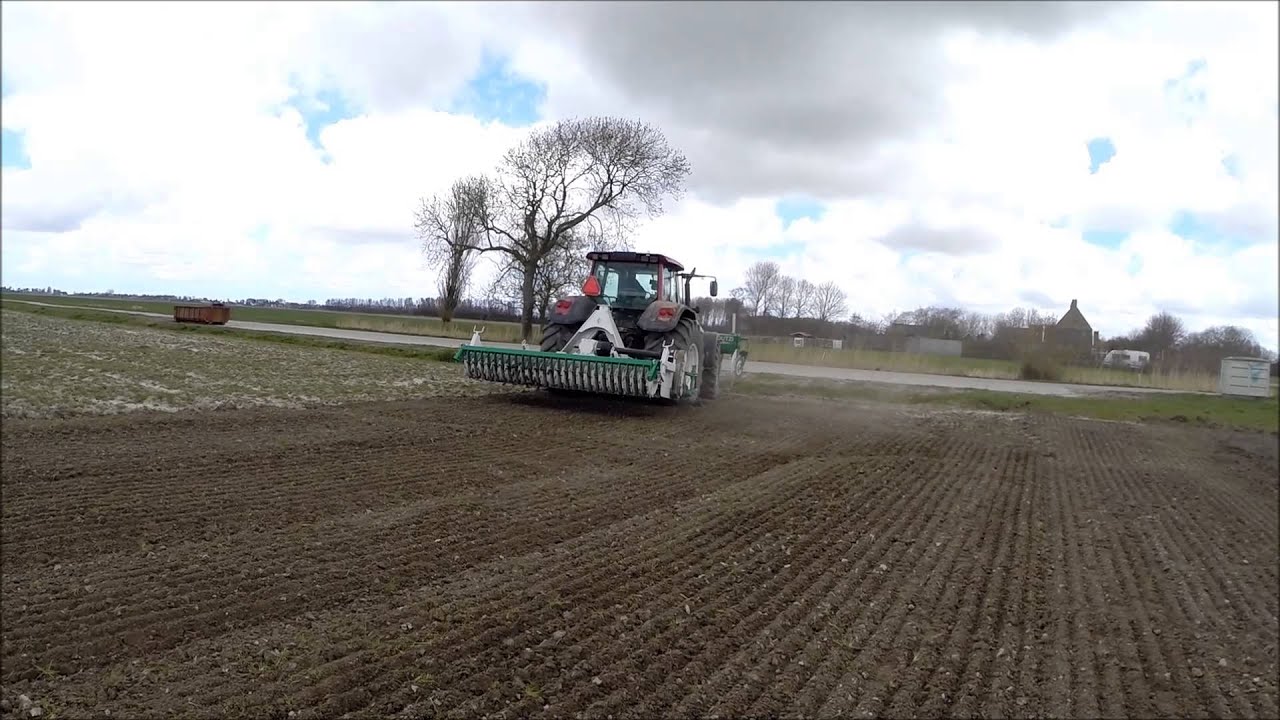 Valtra T130 and Dutzi KR3000 demo machine - YouTube