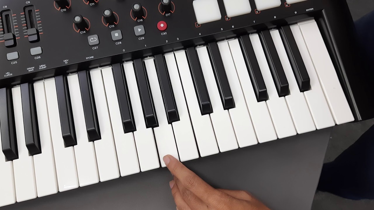 M Audio MIDI Keyboard Review | M-Audio Oxygen 49 MIDI Keyboard Review ...