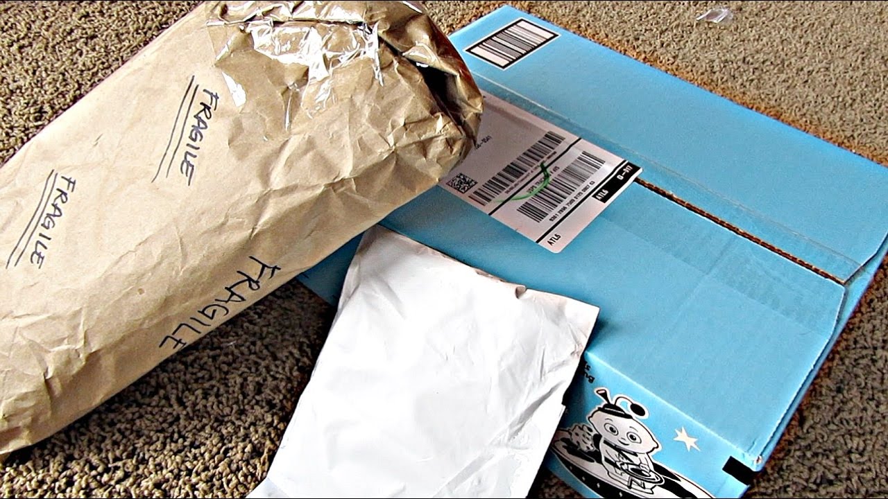SURPRISE BARBIE MAIL - PACKAGE OPENING - YouTube